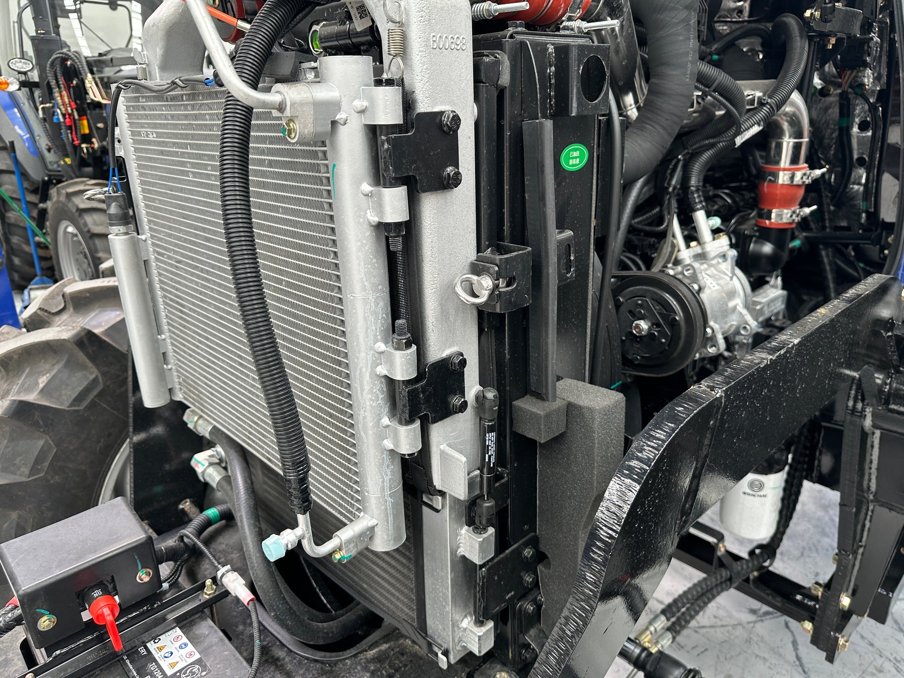 LOVOL P4110, 110hp Power Shuttle Cabin Tractor