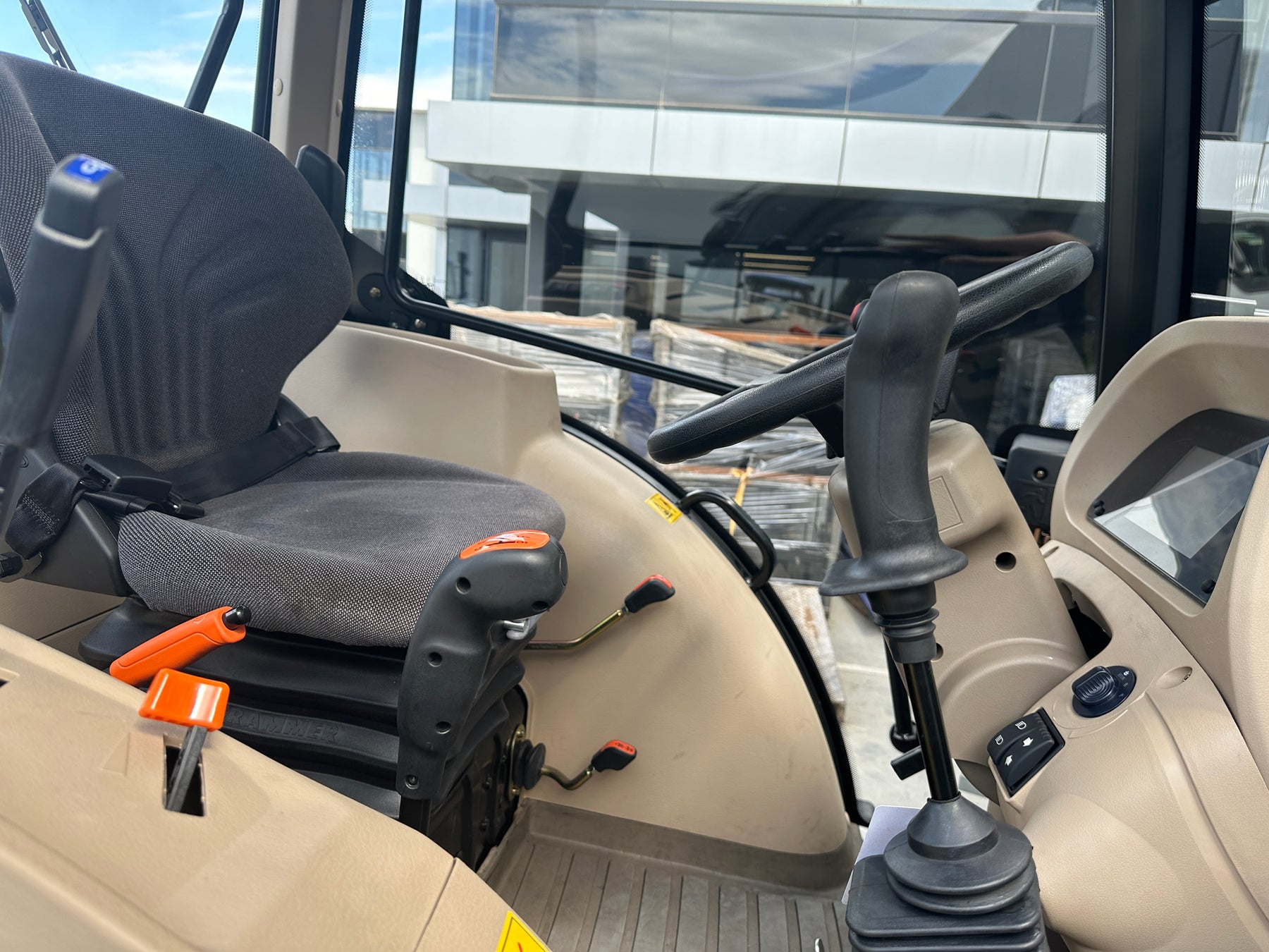 LOVOL P4110, 110hp Power Shuttle Cabin Tractor