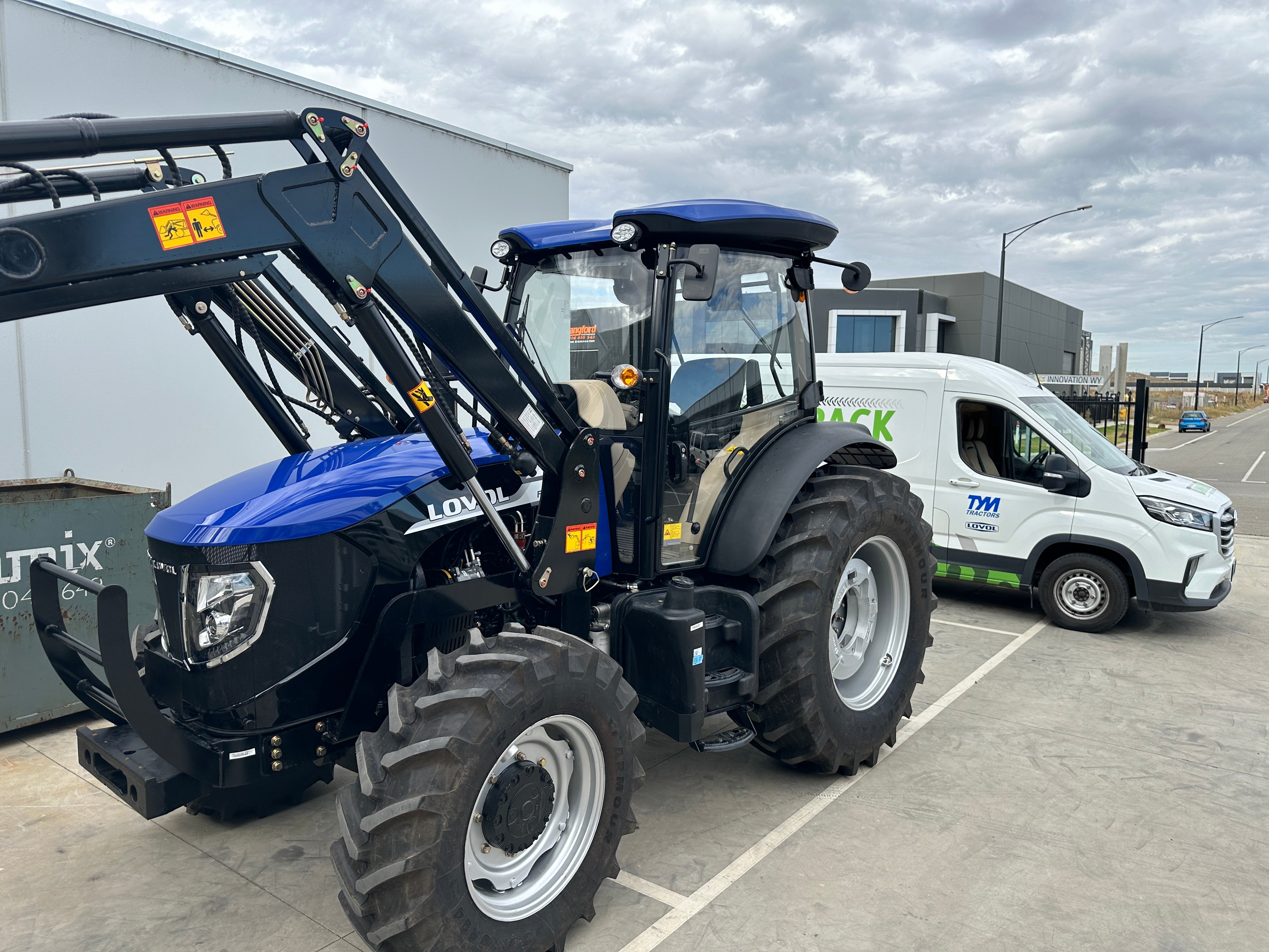 LOVOL P4110, 110hp Power Shuttle Cabin Tractor