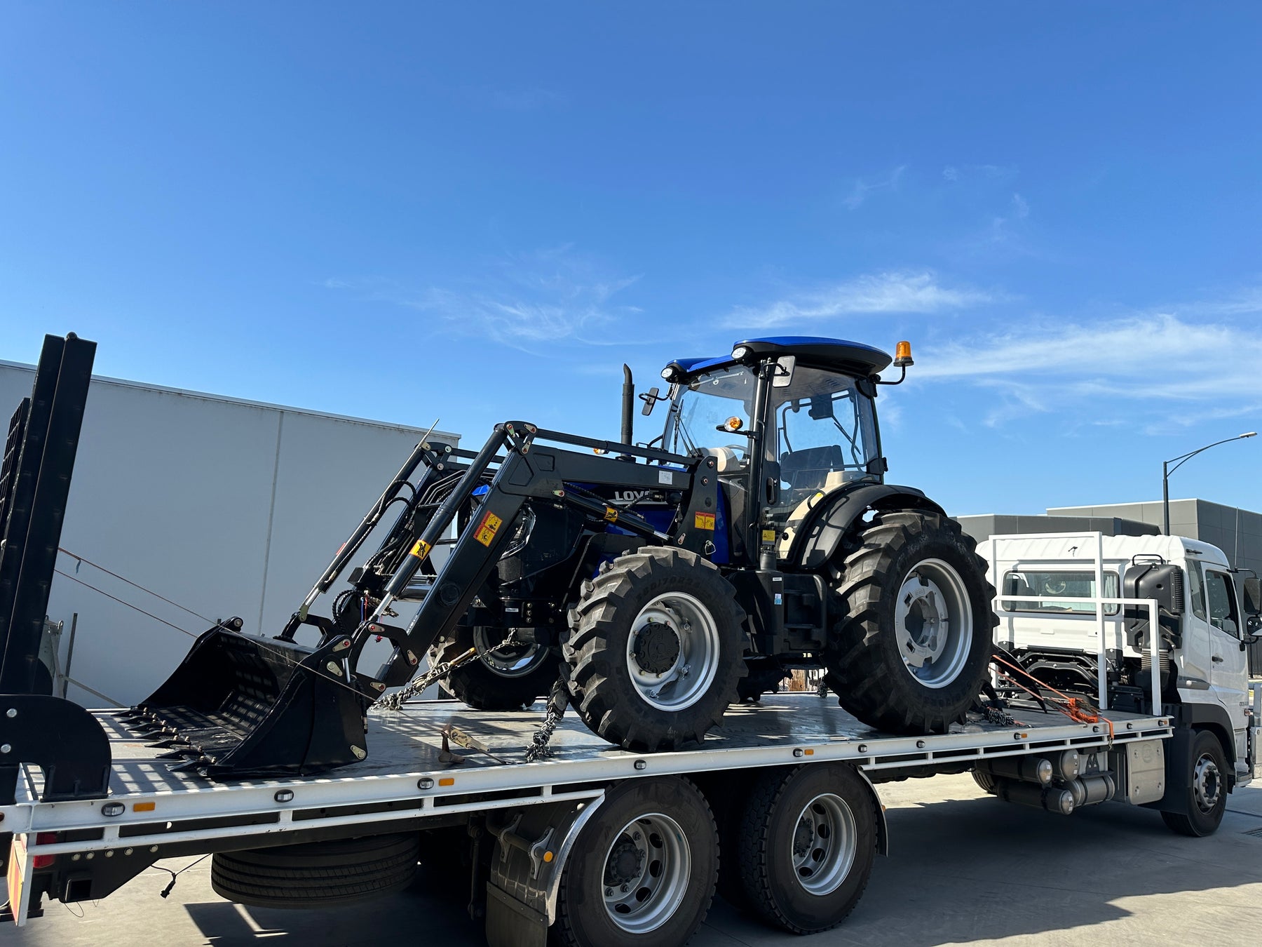 LOVOL P4110, 110hp Power Shuttle Cabin Tractor